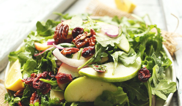 Apple, pecan and rocket salad with a yoghurt, mustard dressing (V, VE ...